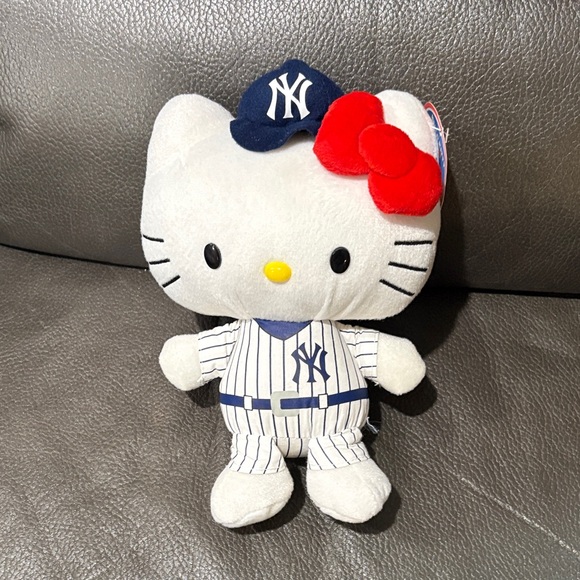 Forever Collectibles | Other | Hello Kitty In New York Yankee Baseball ...